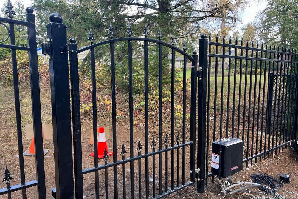 Why Custom Iron Gates Add Value and Curb Appeal to Your Home - Apex ...
